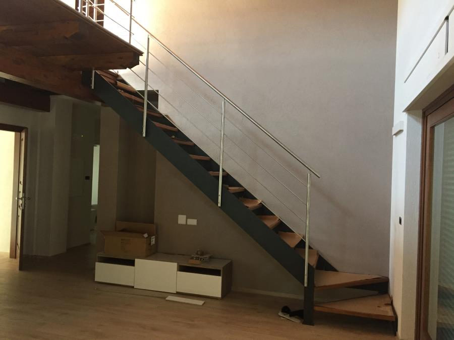 Scala con cosciali in ferro taglio laser - Mondino srl